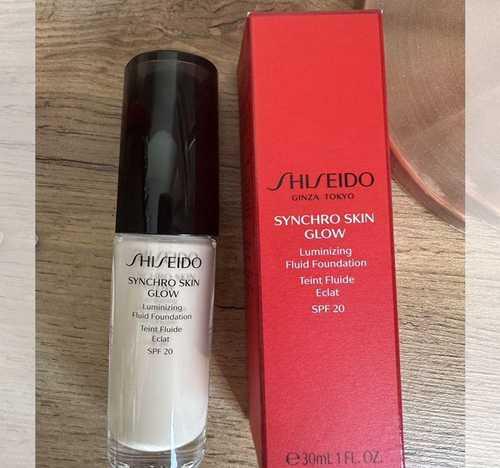 Тональный крем shiseido skin glow