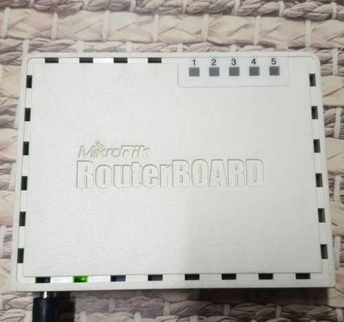 Маршрутизатор MikroTik RouterBoard RB750