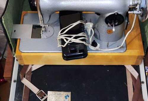 Футляр-чемодан швейная машинка 1988г