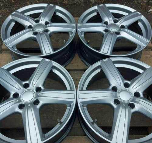 Mitsubishi Kia Hyundai Skad R17 5x114.3 ET38