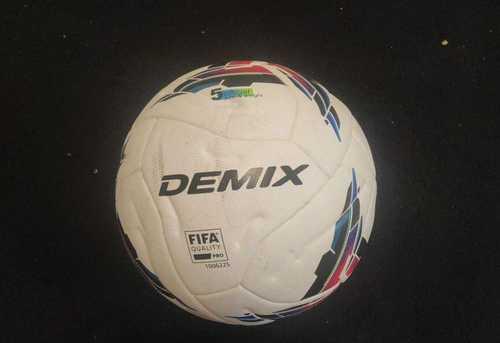 Футбольный профессиональный мяч Demix