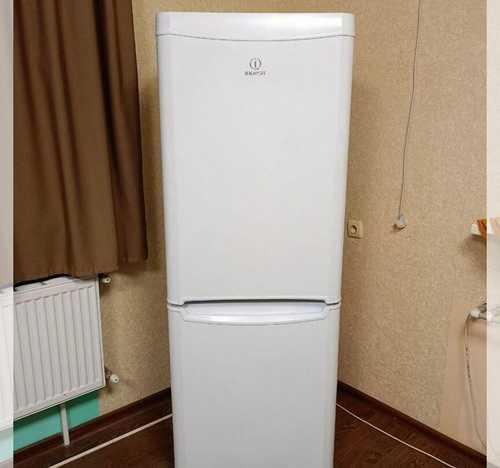 Холодильник Indesit. бу