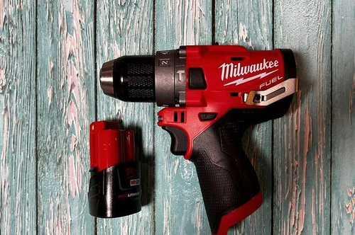 Шуруповерт Milwaukee 2504 с аккумулятором 2Ah