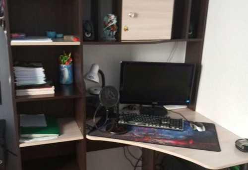 Компьютерный стол с пеналом и тумбочкой