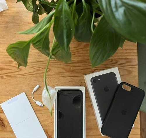 Телефон iPhone 7 Black 128 GB