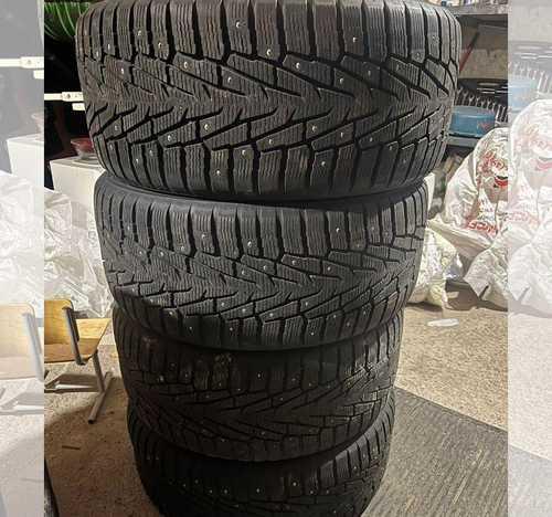 Nokian Tyres Hakkapeliitta 7 275/40 R20 106T