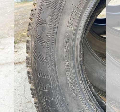 Bridgestone Blizzak VRX 215/65 R16 94