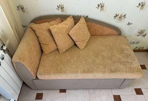 Угловой диван кухонный