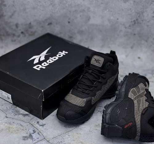 Зимние кроссовки с мехом Reebok темные