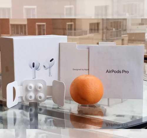 Коробка, инструкции и 4 амбушюра для AirPods Pro