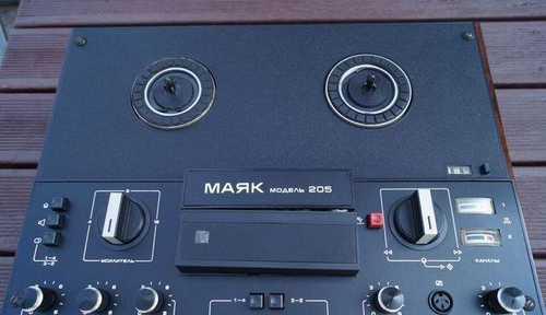 Магнитофон катушечный "Маяк - 205" стерео
