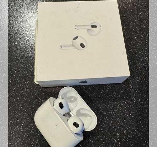 Apple AirPods 3 (2021)