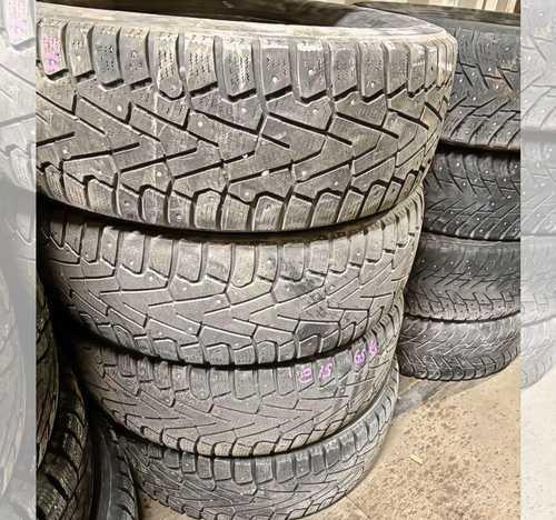 Pirelli Ice Zero 215/65 R16