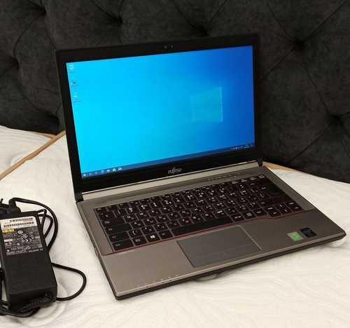 Fujitsu lifebook e744 SSD i7