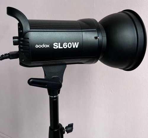 Светодиодный осветитель Godox SL60W со штативом