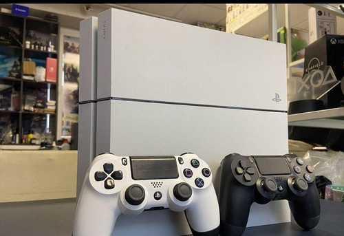 Sony PS4 fat белый + 2 джойстика