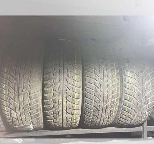 Kumho I'Zen RV Stud KC16 225/60 R17 N