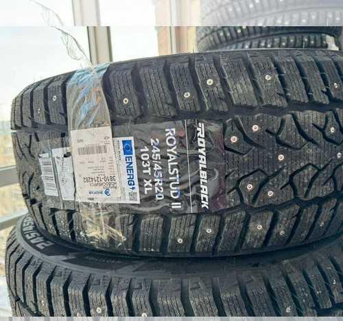 Royal Black Royal Stud II 245/45 R20 103T