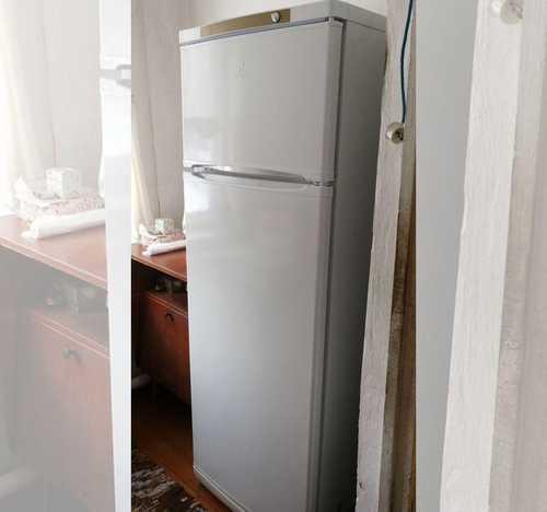 Холодильник Indesit ST 167