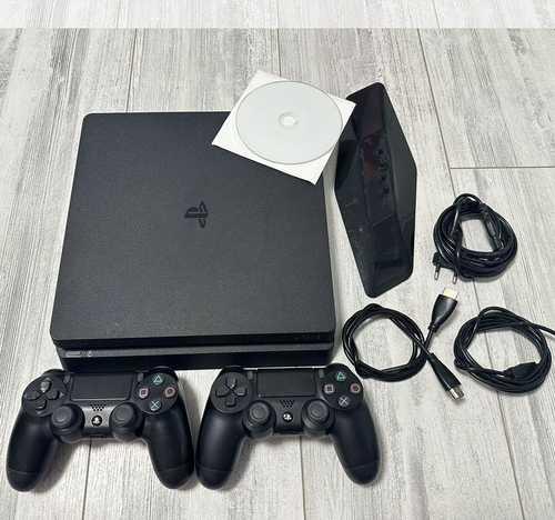 Sony PlayStation 4 Slim, 500 ГБ, Прошитая, 2 геймпада