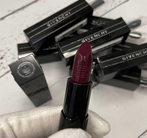 Помада Givenchy Rouge Interdit Lipstick