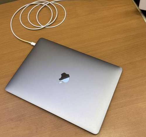 Macbook pro 13 2019 i5 8 256