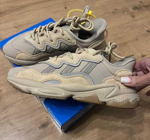 Кроссовки adidas ozweego