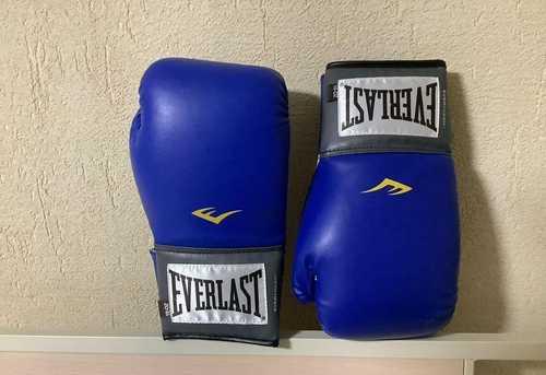 Боксерские перчатки 10 oz Everlast