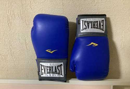 Боксерские перчатки 10 oz Everlast