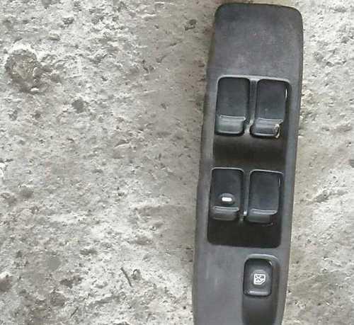 Кнопка (выключатель) Mitsubishi Pajero