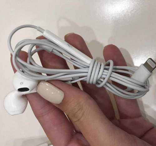 Наушники apple earpods lightning проводные