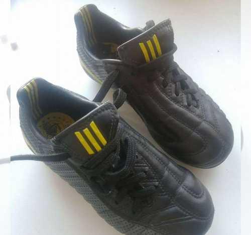 Футбольные бутсы adidas