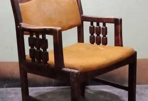 Кресло из массива антикварное под реставрацию