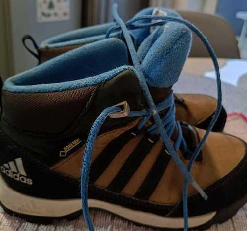 Детские ботинки adidas