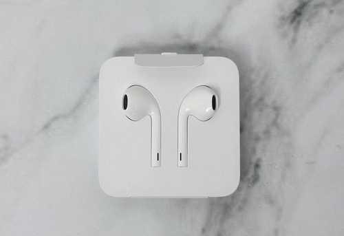 Новые Наушники Apple EarPods с разъёмом Lightning