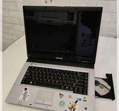 15.4" Samsung NP-R40, Core 2 Duo, RAM 1 ГБ, 80 ГБ, ATI Radeon Xpress 200M