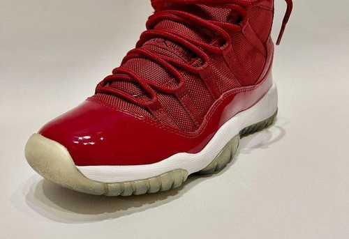 Air jordan 11 retro red