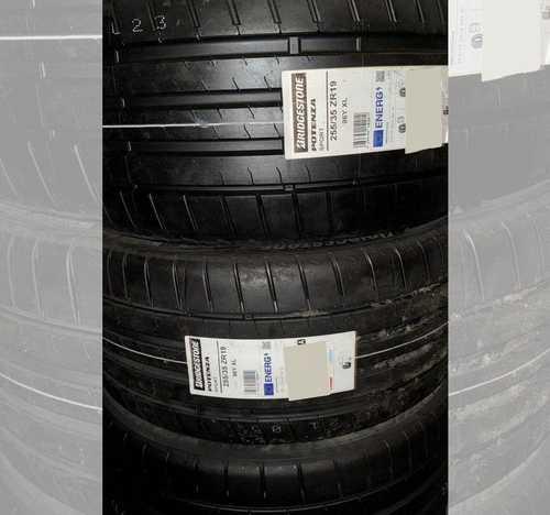 Bridgestone Potenza Sport 255/35 R19 и 285/30 R19 96Y