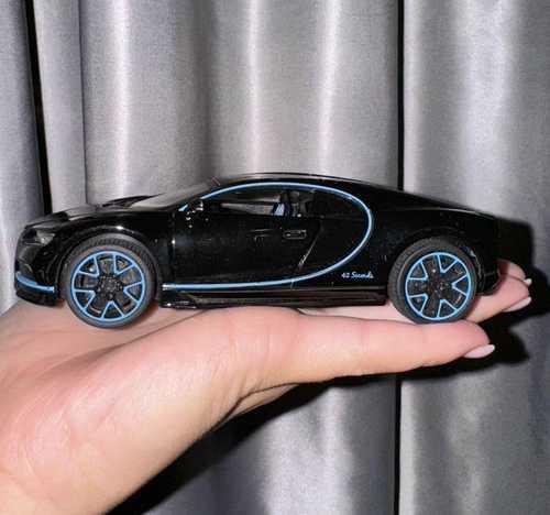 Коллекционная модель машина Bugatti