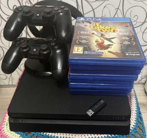 Sony PlayStation 4 Slim, 500 гб, 2 геймпада