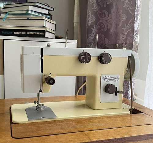Швейная машинка чайка 143
