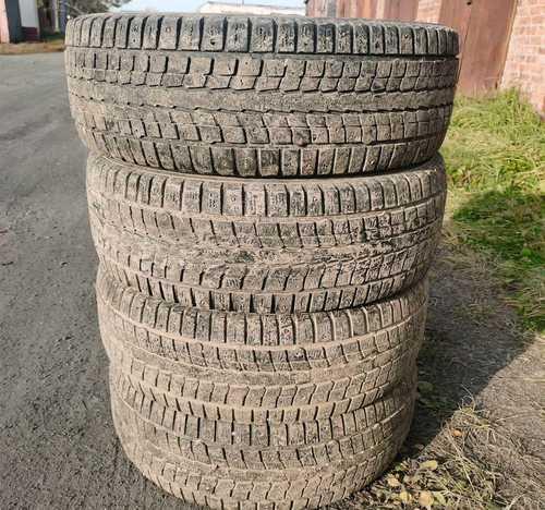 Dunlop Axiom Plus 215/65 R16
