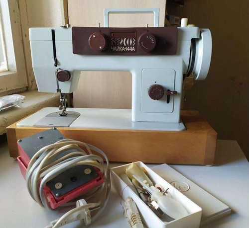 Швейная машинка Чайка-144А