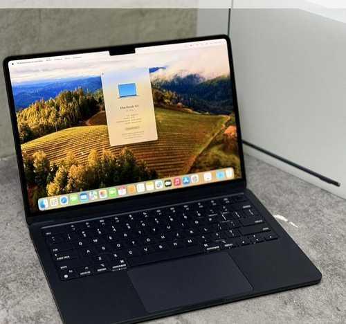 Macbook air 13 2022 m2 8/256 8 циклов зу