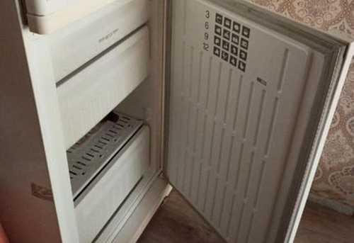 Холодильник бу Стинол 103