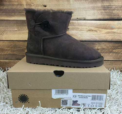 Ugg Mini Bailey Button II