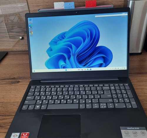 15.6 Full HD Lenovo Athlon Gold/8gb/128ssd