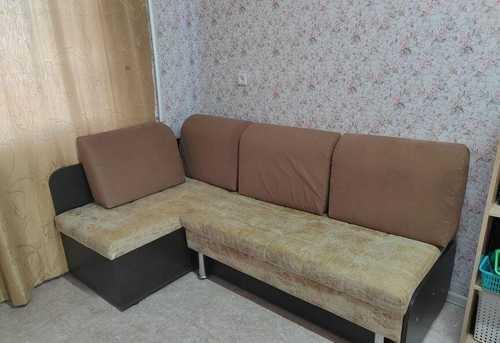 Угловой диван для кухни со спальным местом б/у