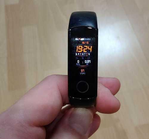 Фитнес браслет honor band 5