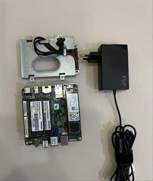 Intel nuc5i3ryb 16гб 256гб
